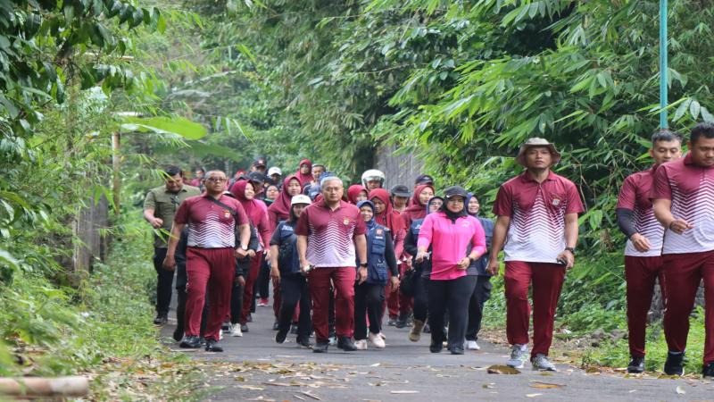 Tribrata News | Portal Berita Polres Sleman | APEL PAGI DAN OLAHRAGA ...